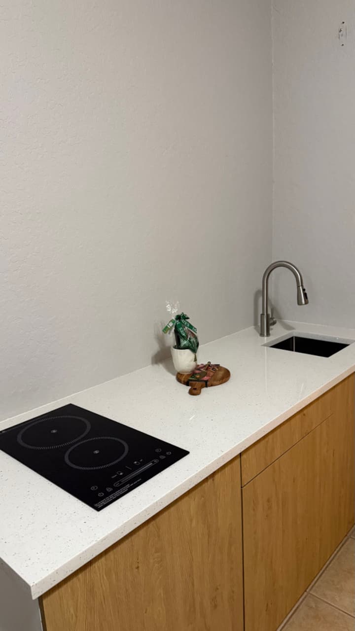 Private Suite Near Historic Downtown Kissimmee - Kissimmee, FL