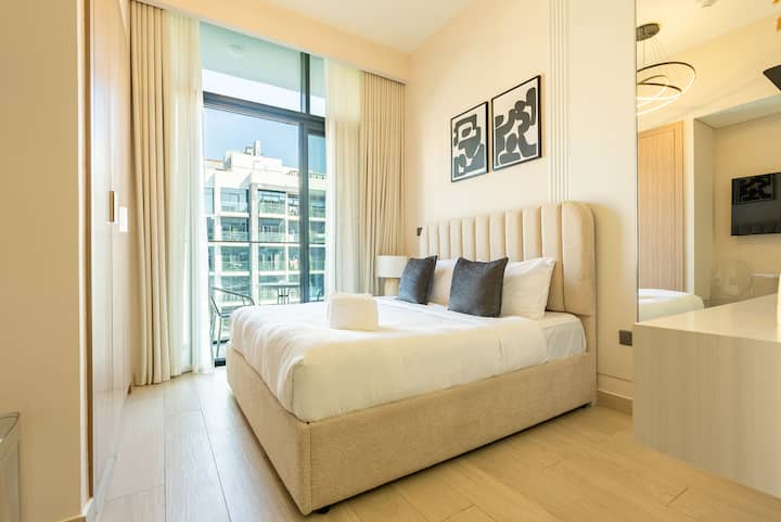 Bright Studio | Cozy Community & Burj Khalifa View - Dubai