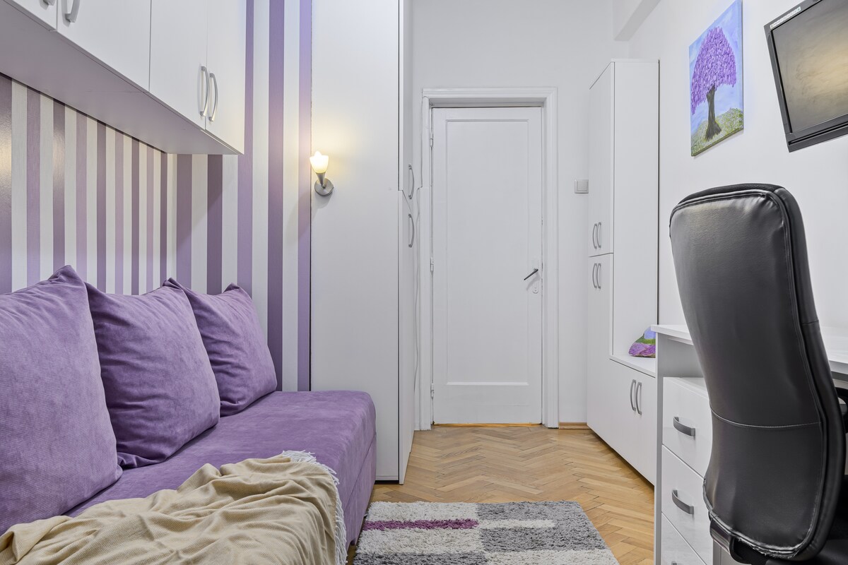 Walter Grand Suite with Balcony and Free Parking - Flats for Rent in ...