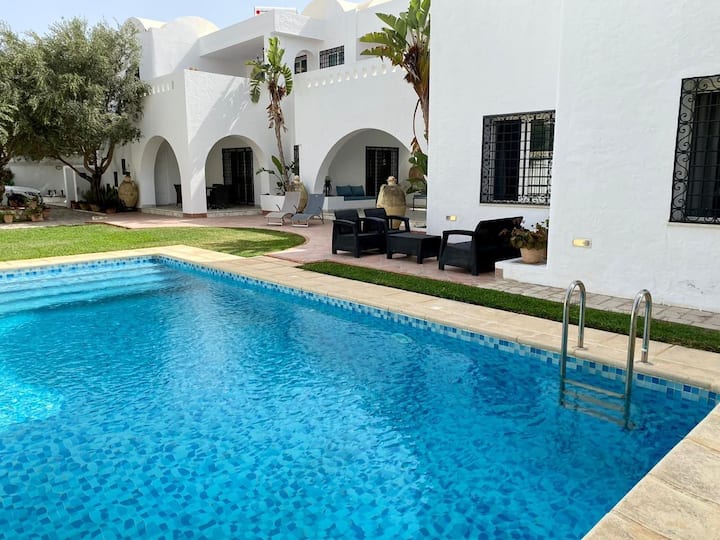Villa Spacieuse Avec Piscine Plage 5 Min à Pied - Nabeul‎