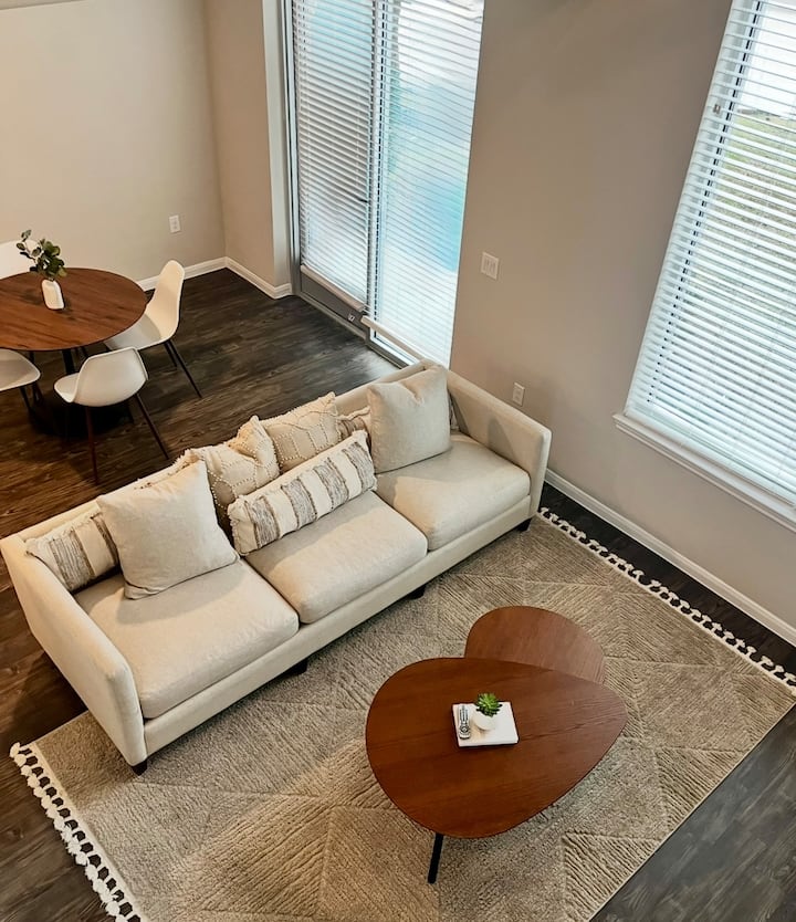 Modern Frisco | Townhome Retreat - Frisco, TX