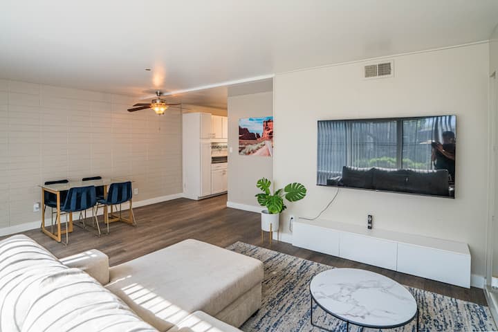 Modern 2br Retreat| King Beds |65” Tv|free Parking - Scottsdale, AZ