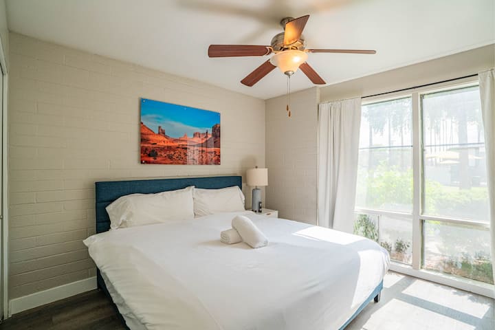 Modern 2br Retreat| King Beds |65” Tv|free Parking - Aeropuerto de Phoenix-Sky Harbor (PHX)