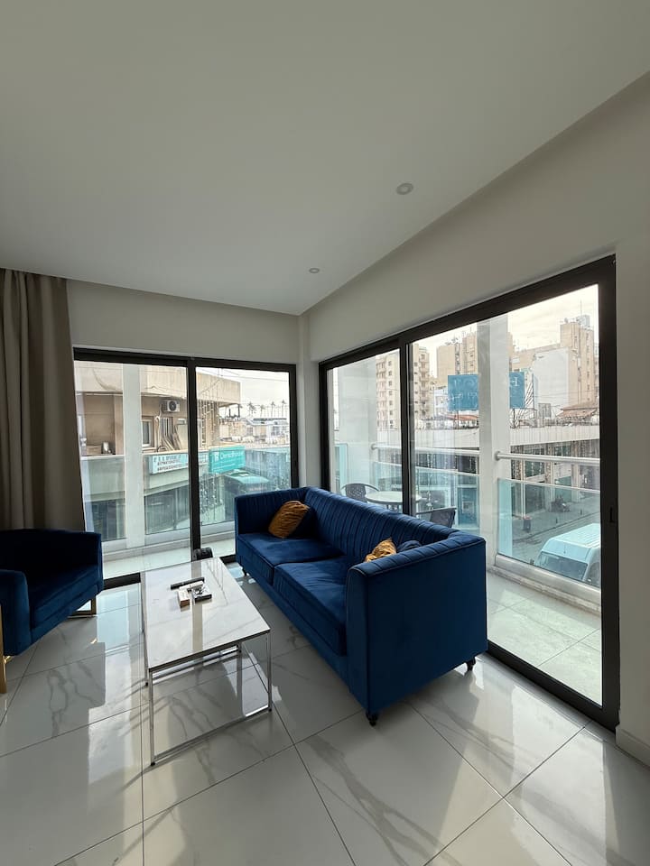 У моря в центре Ларнаки в самом центре событий - Larnaca