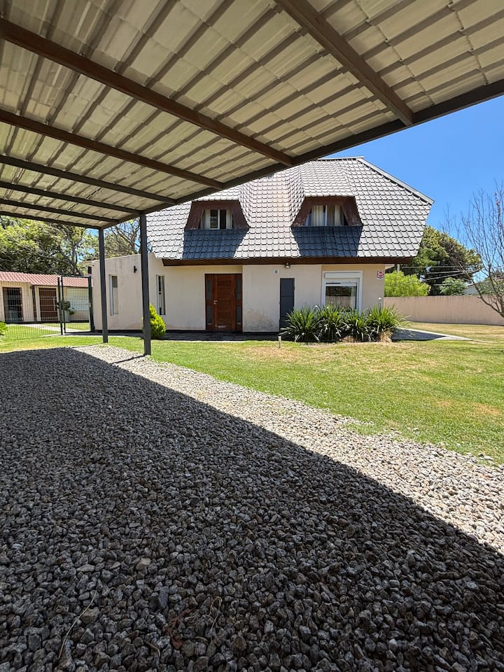 Refugio Familiar: Jardín, Parrilla Y Cerca Del Mar - Uruguay
