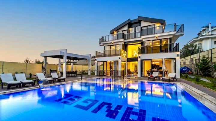 Fethiye/ölüdeniz Bölgesinde Lüks Villa - Ölüdeniz