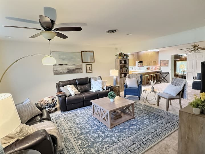 Large Family Friendly Home W/ Play Space & Office - Redding, CA