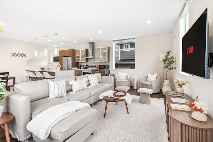 Central Seattle W/ Parking | Walkable Modern Home - Mount Baker - Seattle