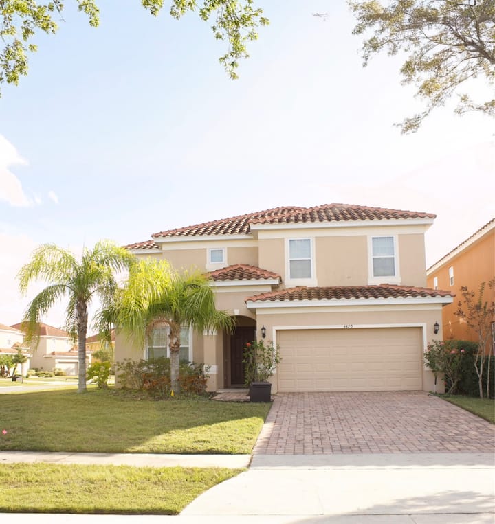 Beautiful 8 Bed Villa With Pool & More - Kissimmee