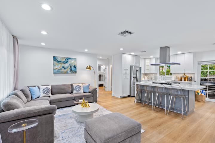 Poolside Paradise | Heated Pool | 10 Min To Beach - Deerfield Beach, FL