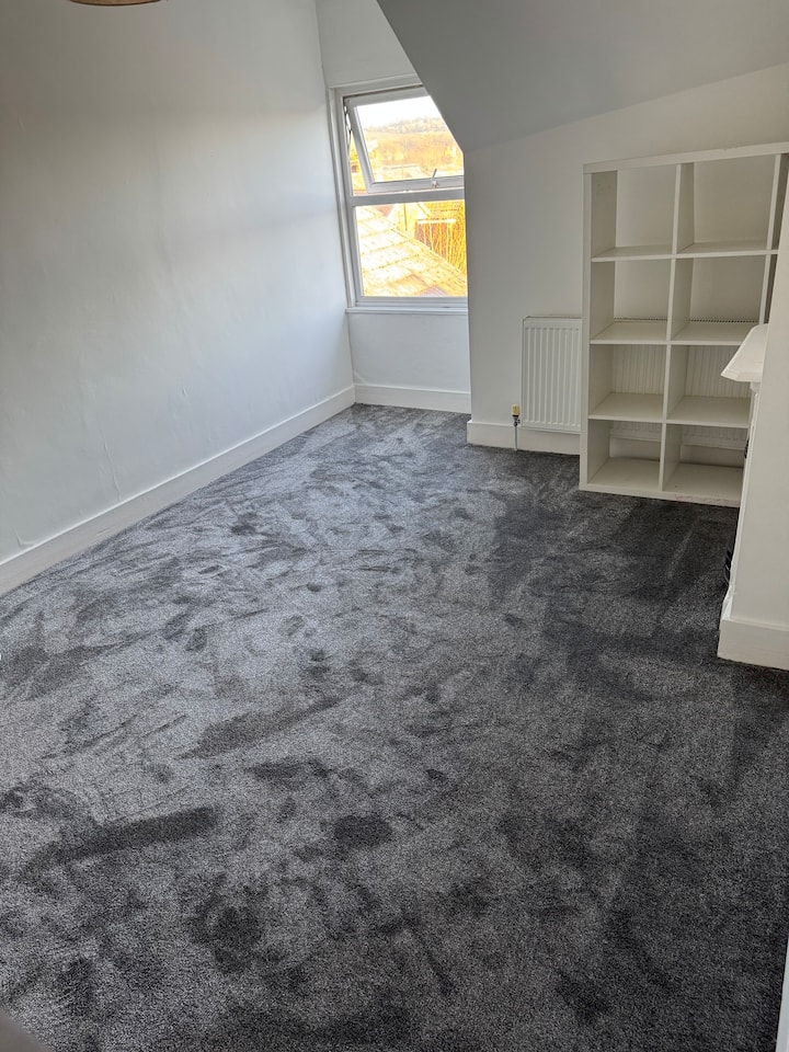 2 Bedroom Flat - Redhill