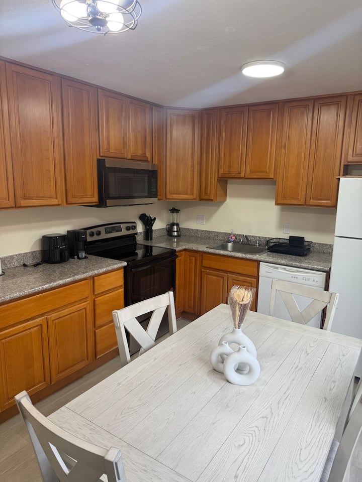 Stylish 2 Bedroom Apartment - Concord, CA
