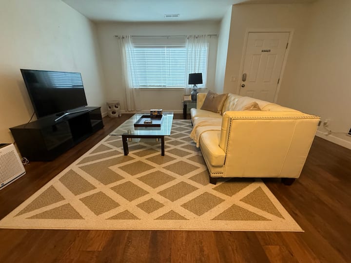 Beautiful And Cozy Bellevue Lakeside Cabin - Issaquah, WA