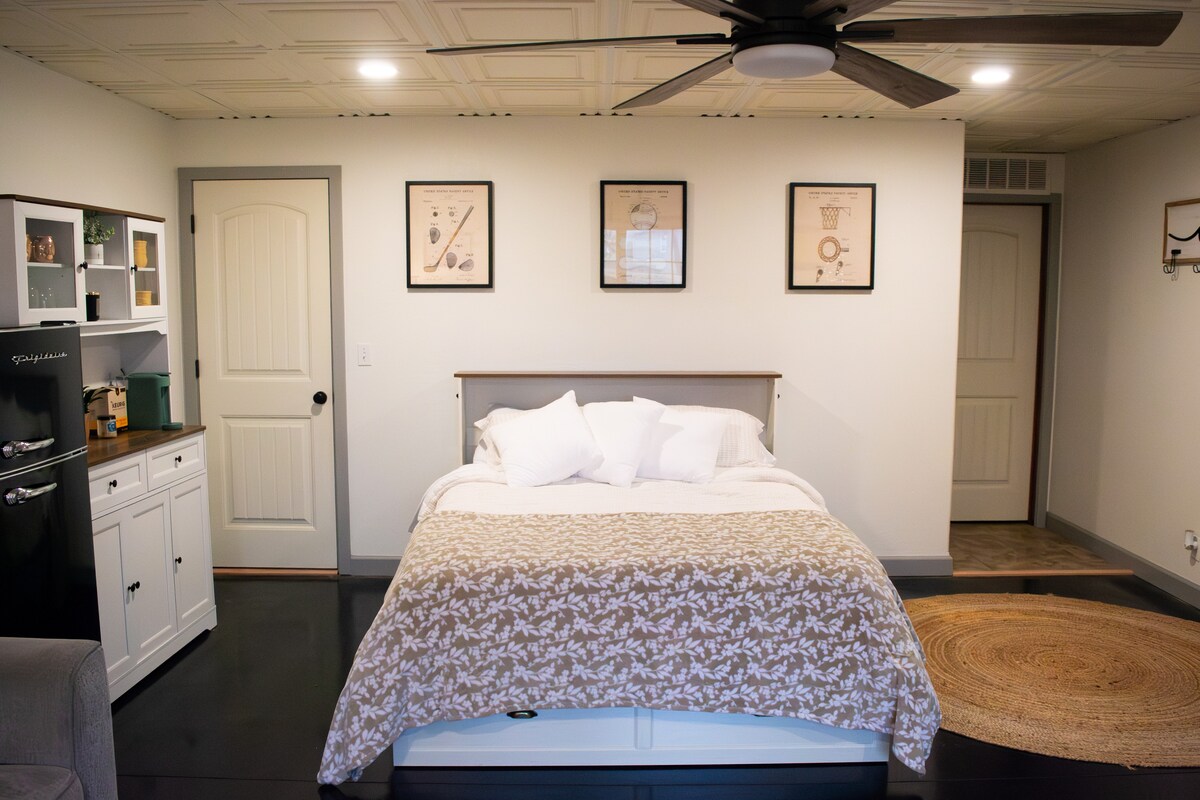 Kerbside Den - Suite privada en el sótano - Suites con entrada ...