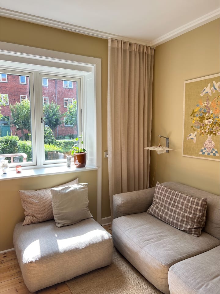 Lys Lejlighed Med Egen Have Midt I Fuglekvarteret. - Copenhague