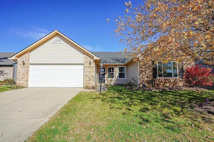 Across The Street From Grand Park! Sleeps 16+! - Indiana (State)