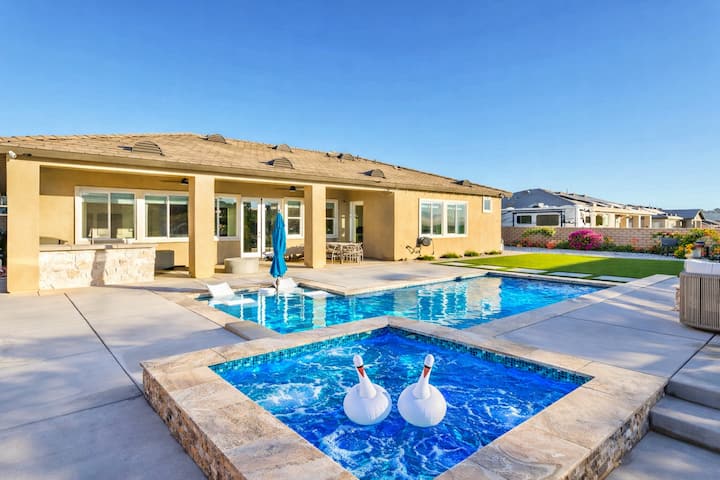 New! Kingbed•pool/spa+firepit&bbq•longstays! - Apple Valley, CA