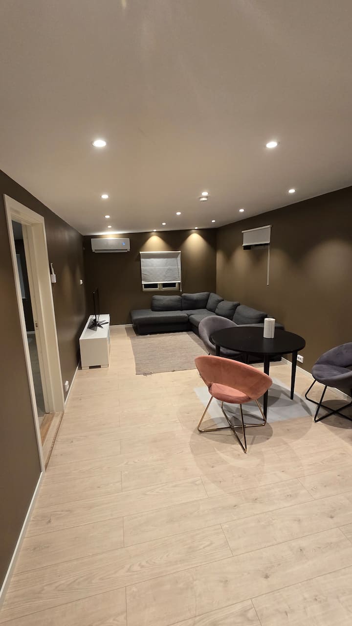 Koselig Leilighet I Risør Nær E18 Og Strand - Gjeving