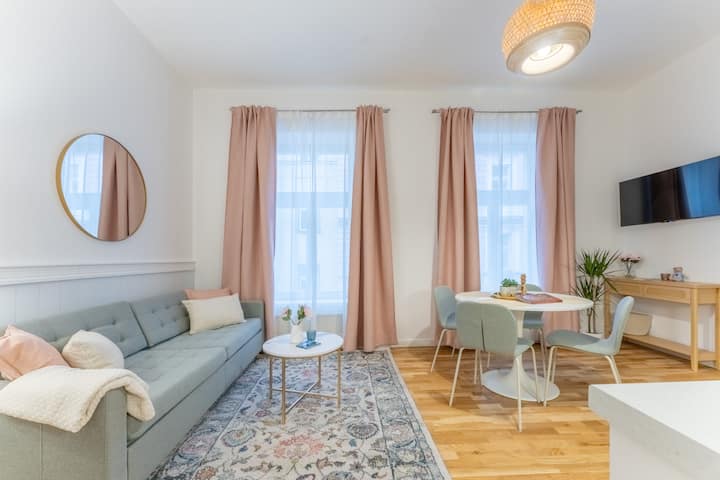 Romantic Blush Sage Studio In Heart Of Prague City - Prague
