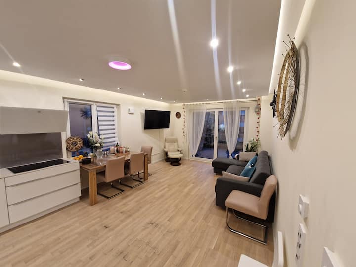 Large Modern Apartment 3br + Terrace + Car Park - Moosach