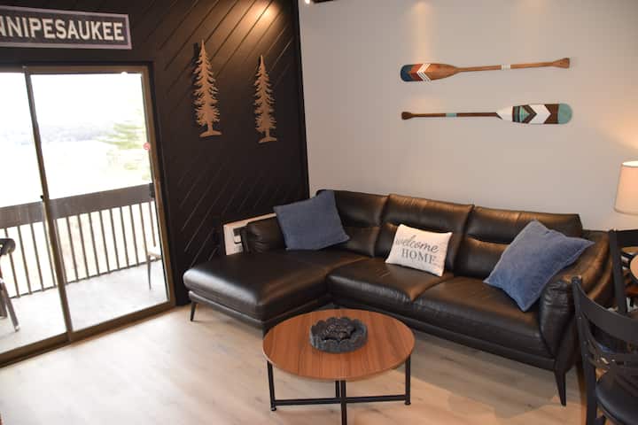 Four Seasons
Getaway With Treetop
Views Of Lake! - Laconia, NH
