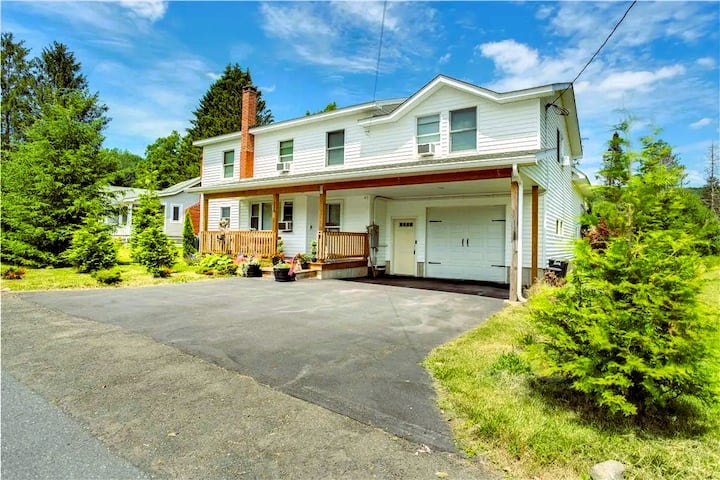 Catskills Family & Friends Retreat Home! - Margaretville, NY