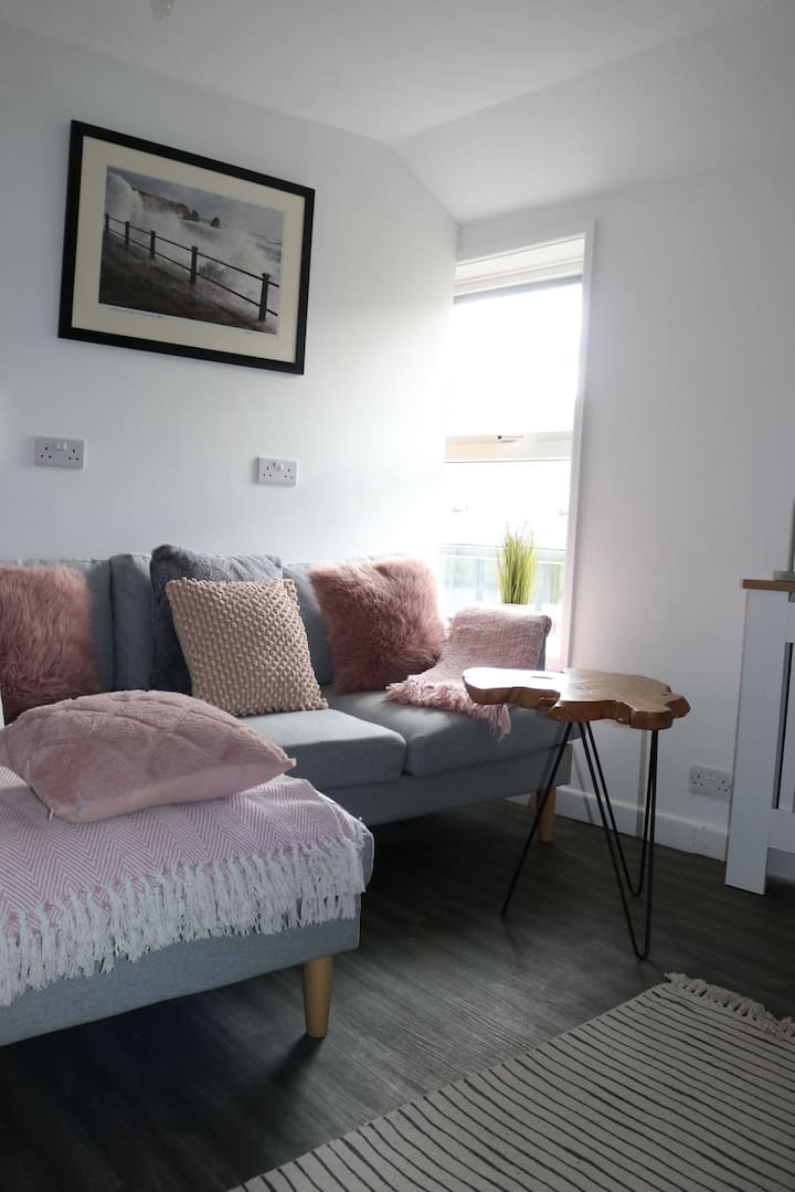 Beds @46 Apartment 4 Doubles, 1 Single, - Isle of Wight