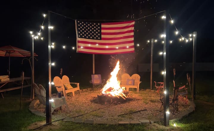 4br Maine Getaway •Garage, Fire Pit & Trail Access - Livermore, ME