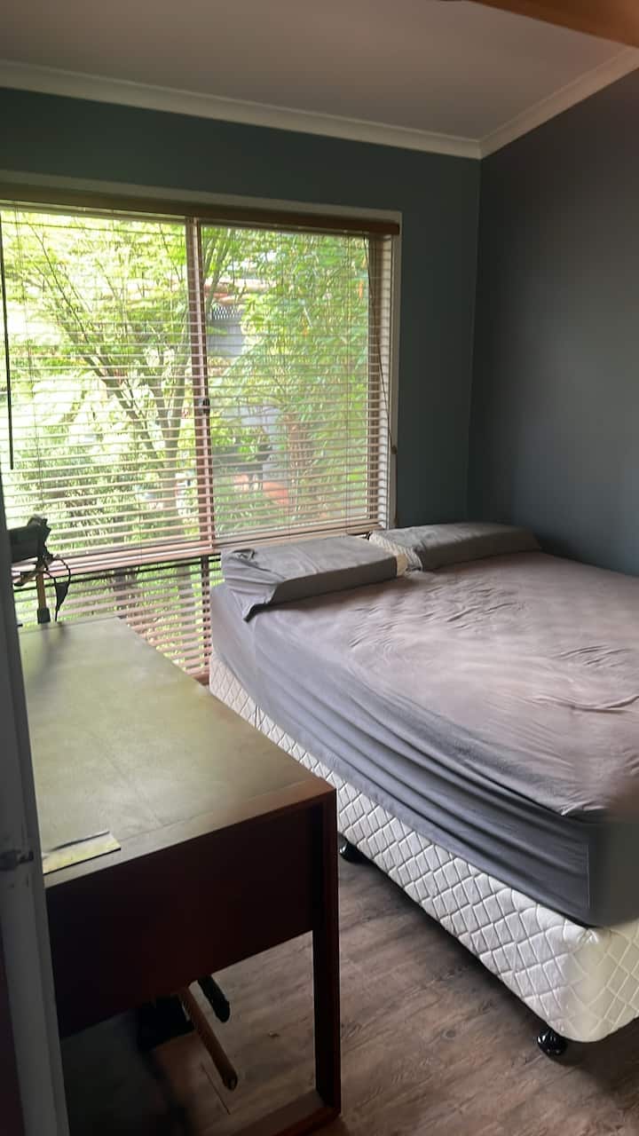 Share House With Two Cats - Blackheath, NSW, Australia