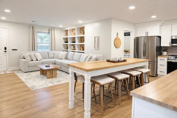 Renovated, No Checkout Chores, Fenced In Yard - 에이켄
