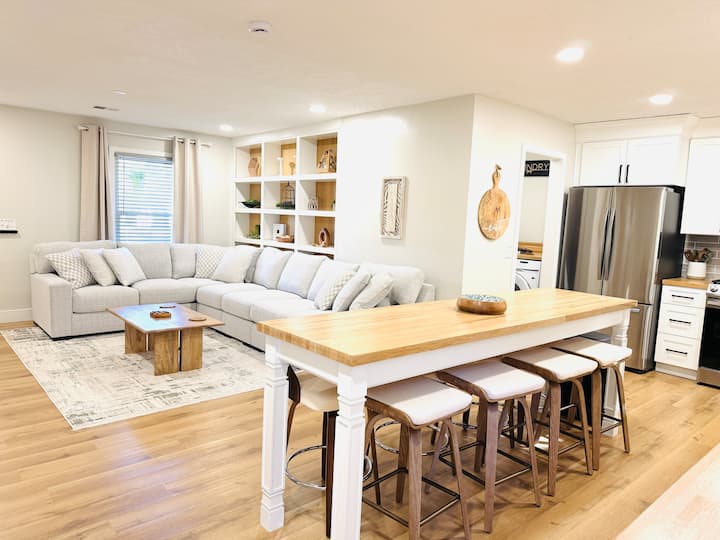 Renovated, Fun, King Bed And No Checkout Ins. - エイキン, SC