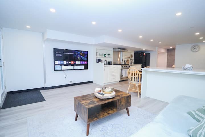 Upgrated Walkout Basement/ 2 Free Parking - Newmarket