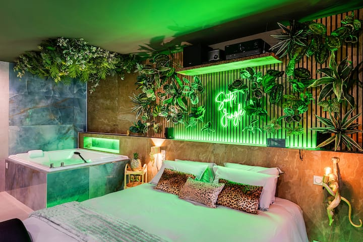 Suite Jungle - Spa 2 Places, Sauna & Cinéma Privé - France
