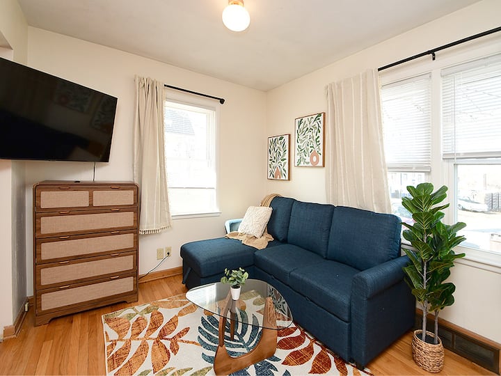 Boho Bungalow - Private Studio W/kitchen & Laundry - Lincoln, NE