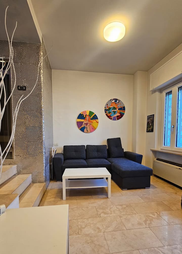 Open Space Originale In Villino Storico - Roma