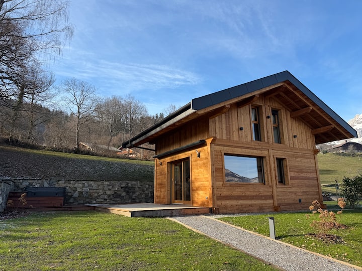 Petit Chalet Avec Jacuzzi Privé à Sallanches - Combloux