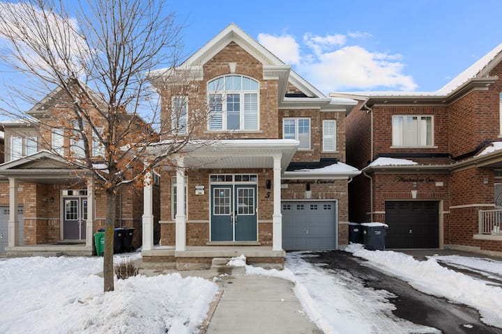 Modern 4br Home | Foosball•relaxing Family Retreat - Caledon