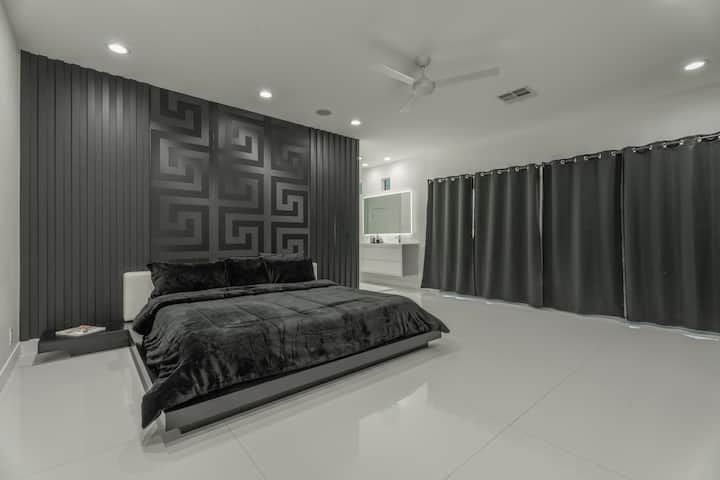 The Penthouse Palm Springs Luxury W/ Pool & Views - Palm Springs, CA
