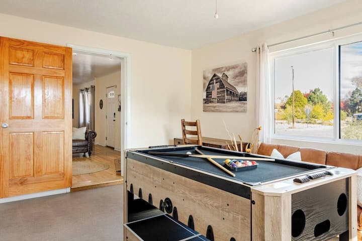 La Casa Verde | Spa Soaking Tub, Yard & Game Table - Albuquerque, NM