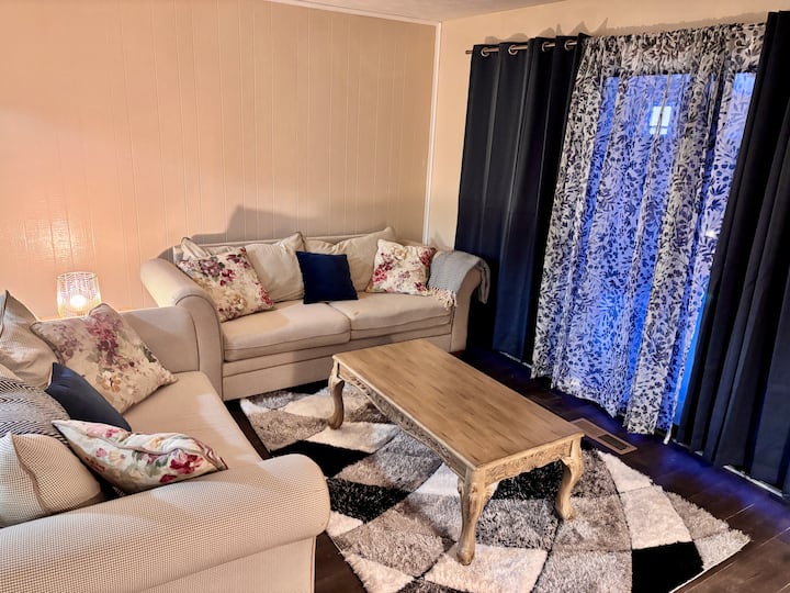 The Cozy Condo - Waynesville, OH