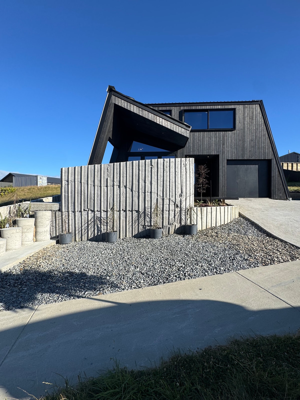 Blue Moon Apartment-Epic Mountain views Wanaka. - Flats for Rent in ...