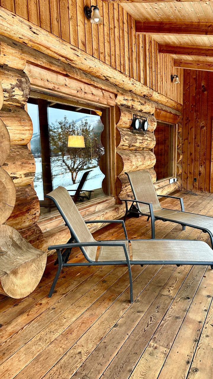 Cozy Riverfront Log Cabin | Monthly Stay - Winthrop, WA