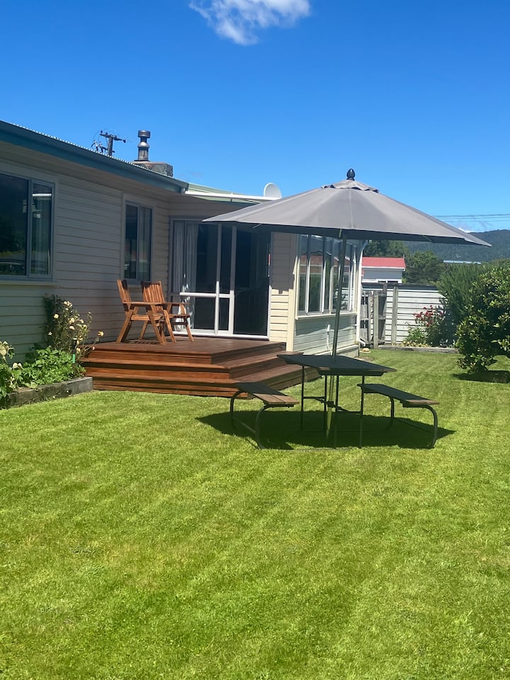 Sunny And Spacious Home On Pompolona - Fiordland