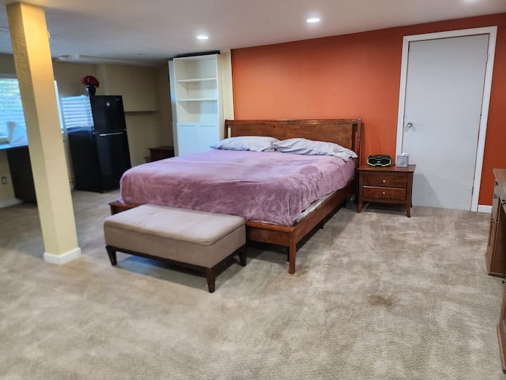 King Bed Private Studio On A Gated Property - Hayward, CA