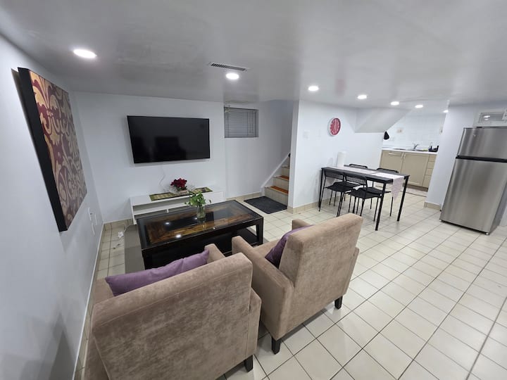 Entire 1bedroom Basement In Lakeshore Long Branch - 미시소거