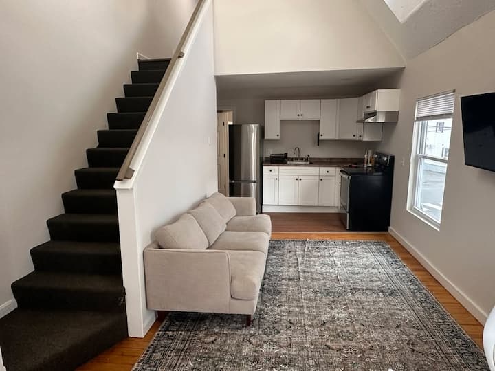 Lofted Studio In Oob .5 Miles To The Beach - Saco, ME