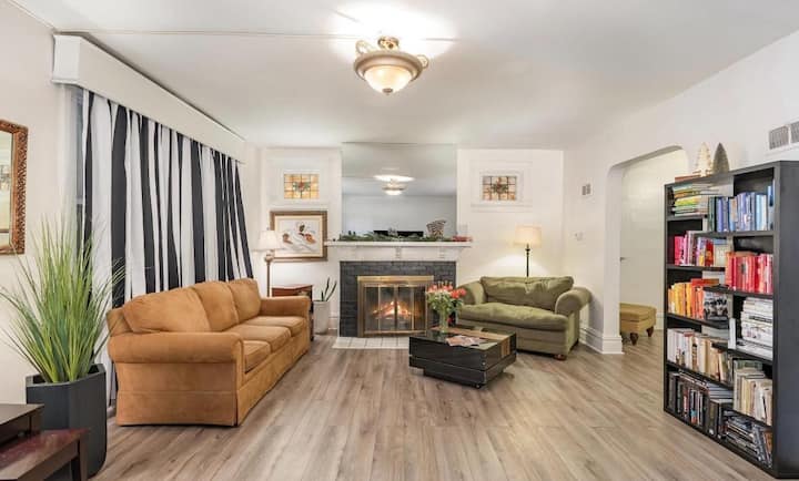 Spacious Furnished Home | King Bed | Sleeps 6-8 - Harrisburg, PA