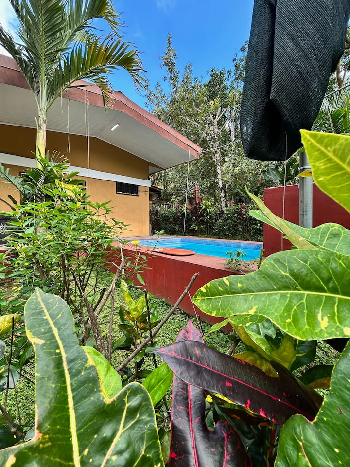 Tierra Prometida Orotina: Piscina Y áReas Verdes - Orotina