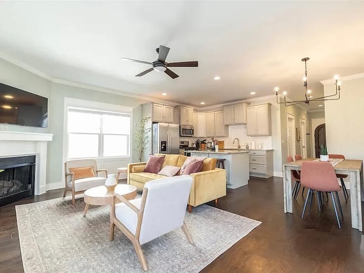 Ruhe Ridge Retreat | Scenic Views |4br/3ba - Black Mountain, NC