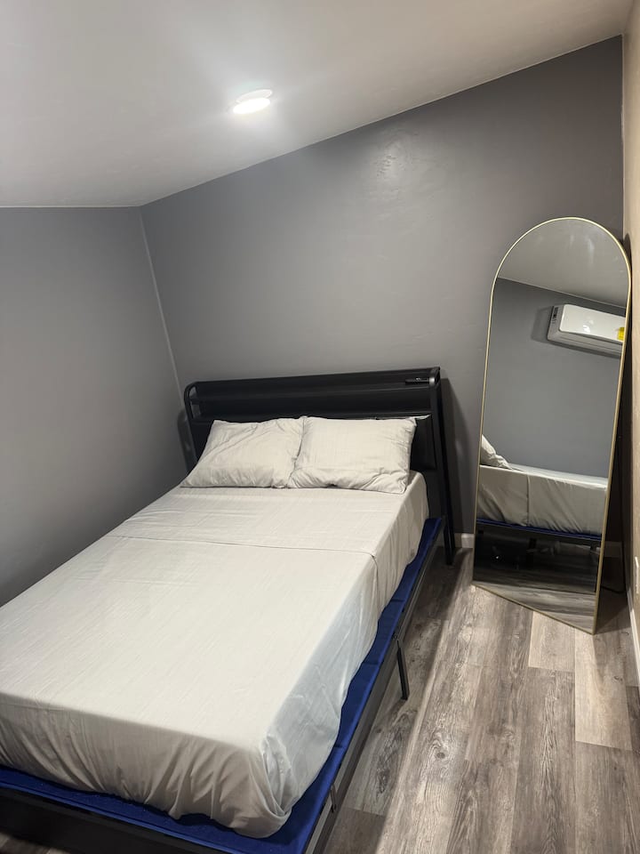 The Cozy Corner Tiny Home - Sparks, NV